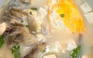 鲫鱼汤怎么炖好喝又简单_鲫鱼汤去腥技巧