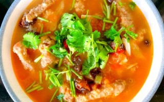 酸辣酥肉汤怎么做_酥肉汤酸辣版家常做法