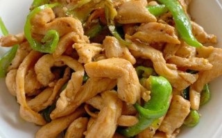 鸡胸肉炒青椒怎么做_鸡胸肉炒青椒热量高吗
