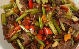 熟牛肉炒芹菜怎么做_熟牛肉炒芹菜用不用焯水