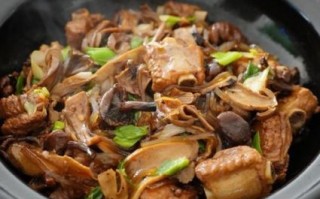 香菇炖排骨怎么做_香菇炖排骨的家常做法