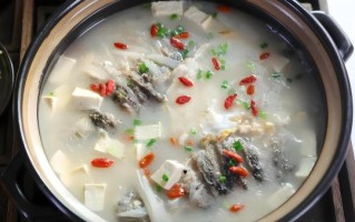 清汤鱼怎么做才鲜嫩_清汤鱼的做法窍门