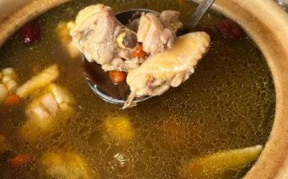 鸡汤怎么做好吃不油腻_鸡汤去油技巧