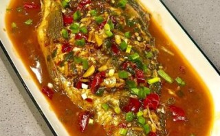 红烧鲤鱼怎么做简单又好吃_家常红烧鲤鱼做法