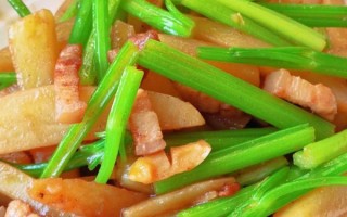 芹菜炒土豆条怎么炒好吃_芹菜炒土豆条用焯水吗