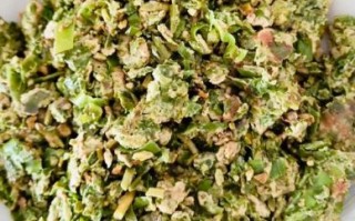 香椿芽炒鸡蛋放葱吗_香椿芽炒鸡蛋要不要放葱