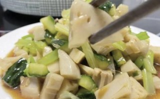 凉拌藕丁怎么做_藕丁焯水几分钟才脆