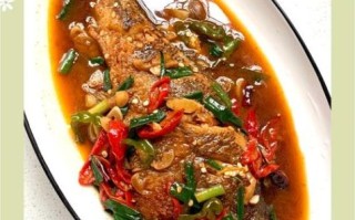 家常红烧鲈鱼怎么做_红烧鲈鱼最正宗做法