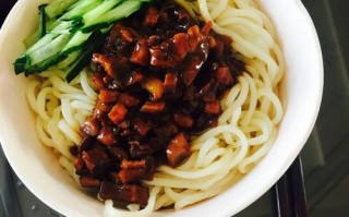 肉丁炸酱怎么做_炸酱面肉丁怎么切