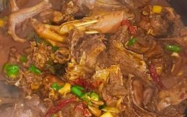 铁锅炖大鹅配菜放啥_铁锅炖大鹅配菜怎么选