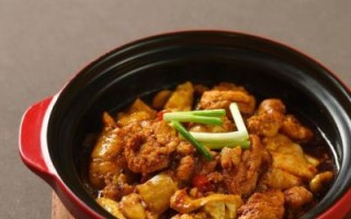 砂锅炖鸡的家常做法_砂锅炖鸡需要焯水吗