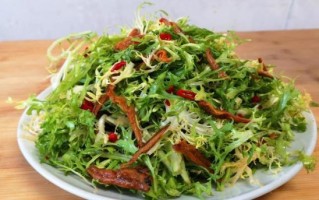 丁香鱼拌苦菊怎么做_苦菊要不要焯水