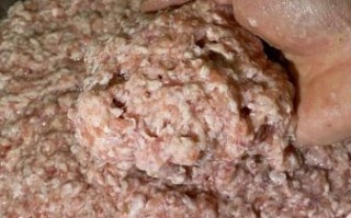 馄饨馅怎么调好吃又嫩_肉馅打水比例是多少