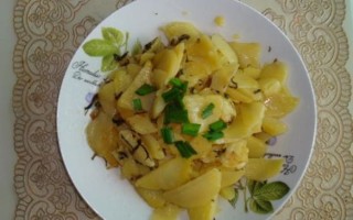 炒土豆片怎么做才脆_炒土豆片用不用焯水