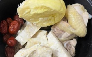 榴莲肉煲鸡汤怎么做_榴莲鸡汤的功效与禁忌