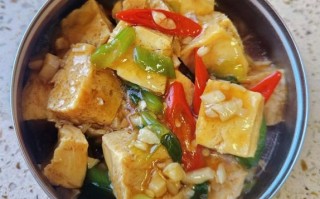 东北酸菜炖豆腐怎么做_酸菜炖豆腐的家常做法