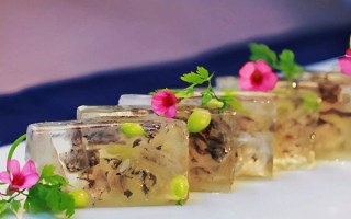 鱼皮冻怎么做_鱼皮冻不腥的窍门