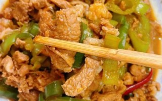 青椒炒羊肉怎么做_青椒炒羊肉用羊腿还是羊肩