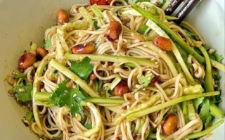 凉面条怎么做_夏天吃凉面会不会胖