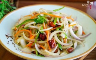 凉拌洋葱怎么做不辣_洋葱凉拌前要不要焯水