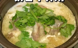 牛骨头汤的做法_如何炖出奶白色浓汤