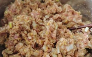 酸菜饺子馅怎么调才好吃_酸菜饺子馅调法诀窍