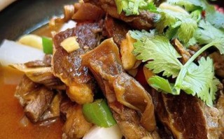 牛腩是牛身上哪个部位的肉_牛腩适合做什么菜