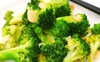 西蓝花怎么炒好吃_西蓝花焯水几分钟才脆绿