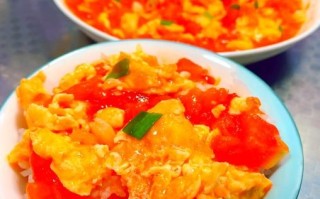 番茄炒鸡蛋怎么做才好吃_番茄炒鸡蛋需要加水吗