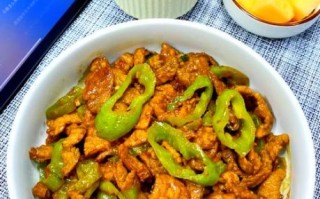 青椒炒肉丝怎么做_青椒炒肉丝先炒肉还是先炒青椒
