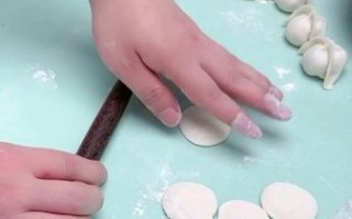 锅贴饺子皮怎么做_为什么锅贴皮要擀得薄