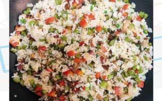 腊肉糯米饭怎么做好吃_腊肉糯米饭的做法窍门