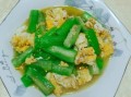 丝瓜炒鸡蛋怎么做_丝瓜炒鸡蛋需要焯水吗