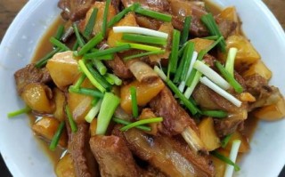 红烧排骨怎么做才软烂入味_红烧排骨焯水还是直接炖