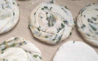 油烙饼怎么做_油烙饼的家常做法步骤