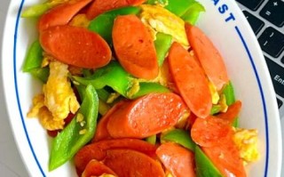 青椒炒火腿肠怎么炒好吃_青椒炒火腿肠需要焯水吗