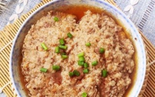 莲藕蒸肉饼怎么做_莲藕蒸肉饼蒸多久