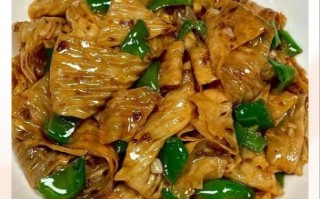 青椒炒豆油皮怎么做_豆油皮炒青椒的家常做法