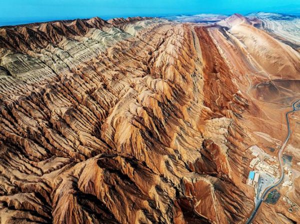 世界最高的山峰在哪里_世界最大的沙漠是哪个-第1张图片-山城妙识