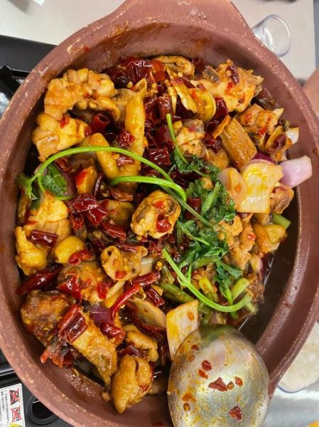 肥肠烧鸡怎么做_肥肠烧鸡最正宗的做法-第3张图片-山城妙识