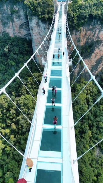 国内最刺激的玻璃桥在哪里_蹦极和玻璃桥哪个更吓人-第1张图片-山城妙识