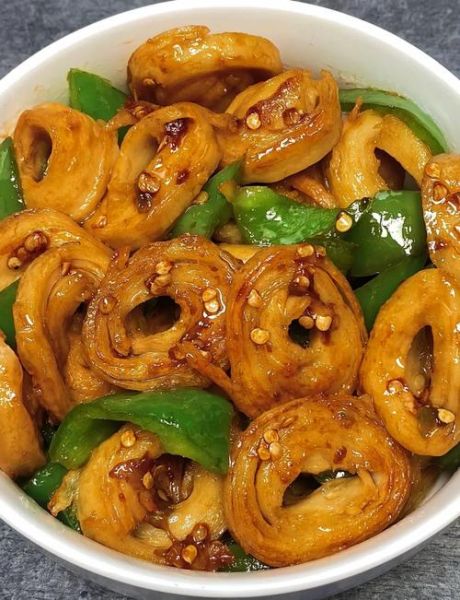 青椒炒面筋的家常做法_面筋怎么炒才入味-第1张图片-山城妙识