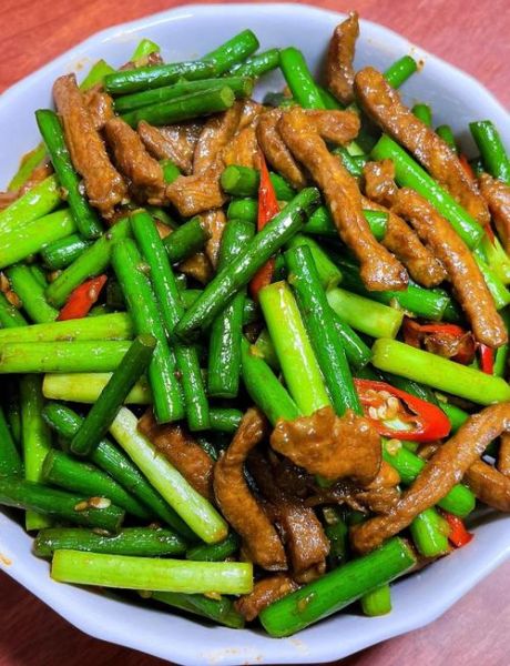 蒜毫怎么炒好吃_蒜毫炒肉家常做法-第1张图片-山城妙识