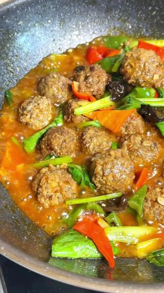 自制肉丸子家常做法_肉丸子怎么做好吃又弹牙-第1张图片-山城妙识