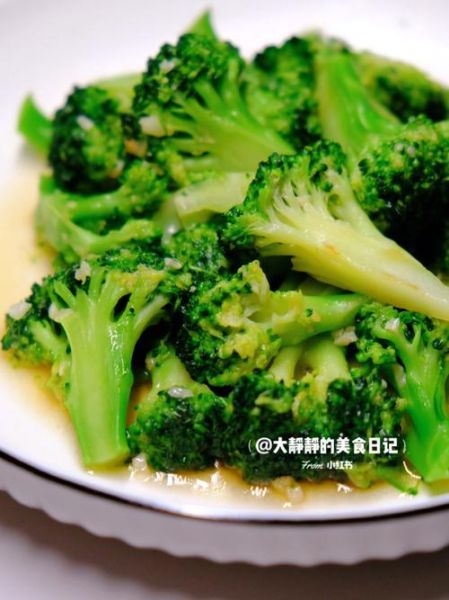 炒西兰花怎么炒才脆_西兰花焯水几分钟-第2张图片-山城妙识