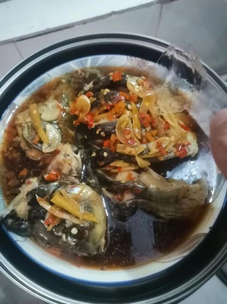 清蒸鲤鱼怎么做_清蒸鲤鱼的家常做法步骤-第2张图片-山城妙识