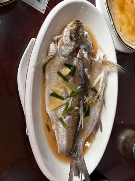 清蒸鲤鱼怎么做_清蒸鲤鱼的家常做法步骤-第3张图片-山城妙识