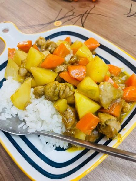 咖喱饭怎么做_咖喱饭需要哪些材料-第2张图片-山城妙识
