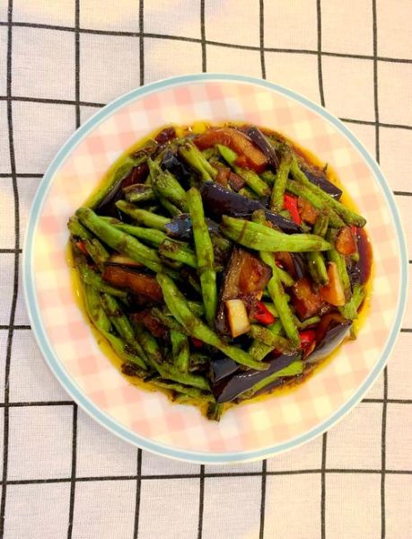 茄子炒四季豆怎么做_茄子炒四季豆先炒哪个-第2张图片-山城妙识