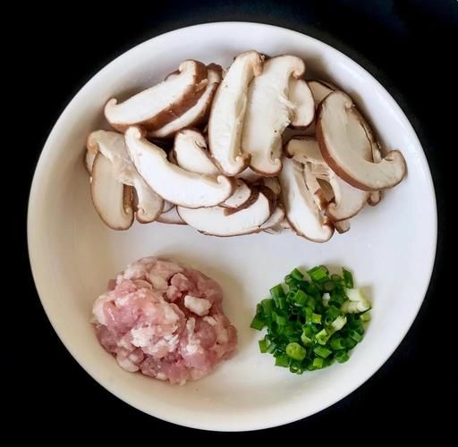 香菇蒸肉末怎么做_蒸多久才嫩滑-第2张图片-山城妙识
